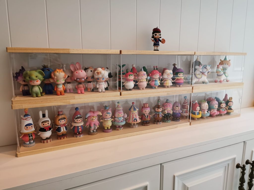 Custom Acrylic Display Cases And Boxes For Collections - SOONXIN